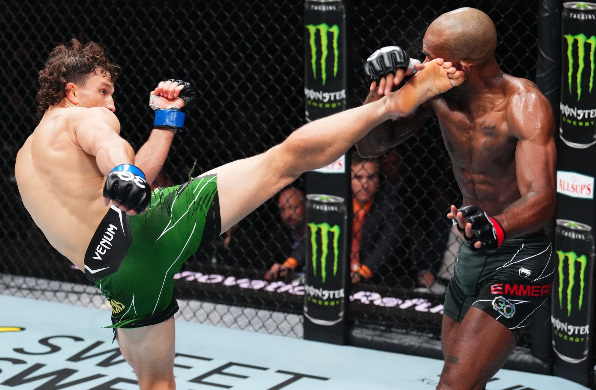 Aussie Jack Jenkins Triumphs In UFC Clash: Split Decision Victory